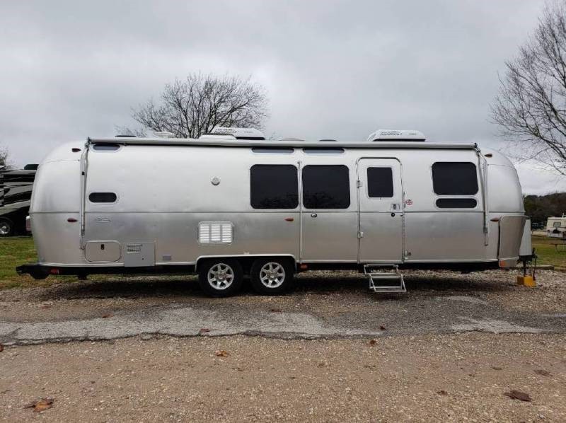 2017 Airstream Flying Cloud 30FB, PHOTOS, Details, Brochure, Floorplan
