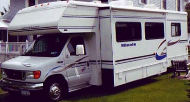 2004 Winnebago Minnie Winnie 31 ft