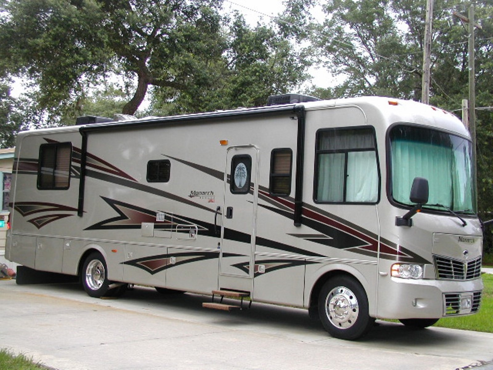 2008 Monaco Monarch 33SFS | Used Motorhomes and RVs for sale