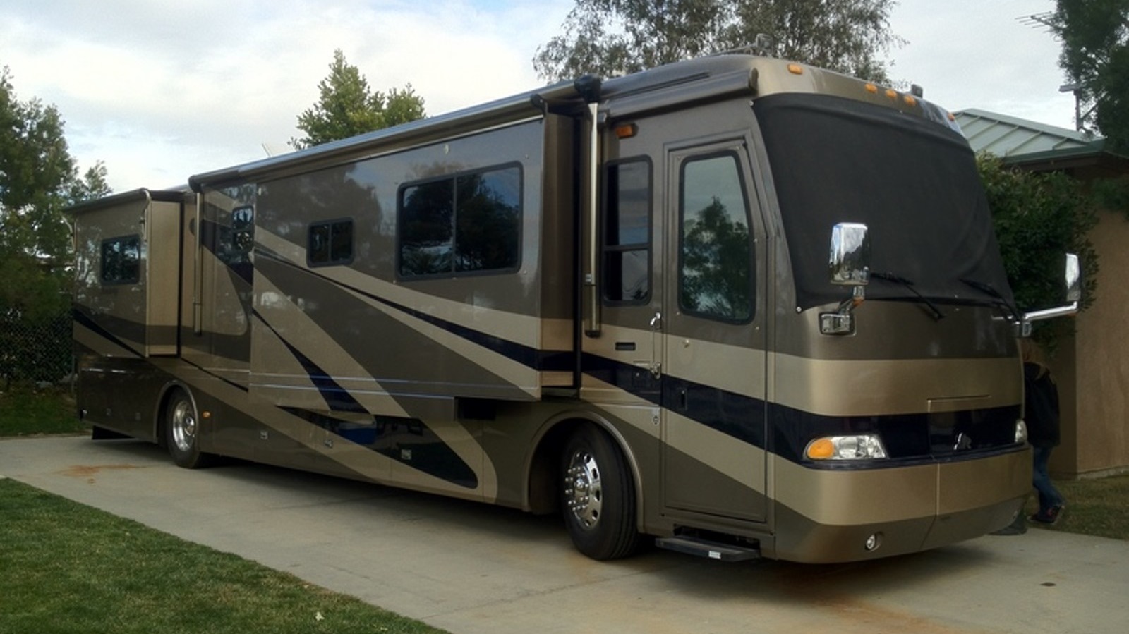 2005 Beaver Monterey Laguna | Used Motorhomes and RVs for sale
