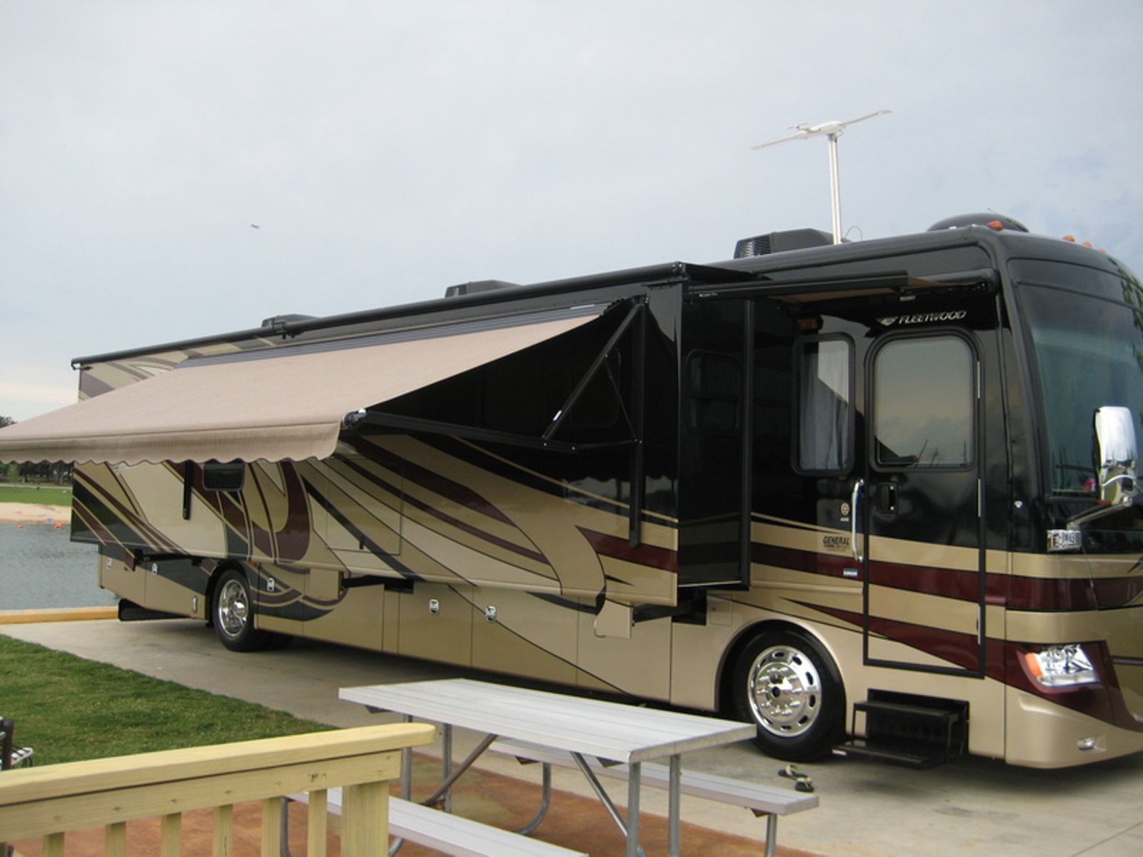 2012 Fleetwood Discovery 40G | Used Class A Diesels for sale