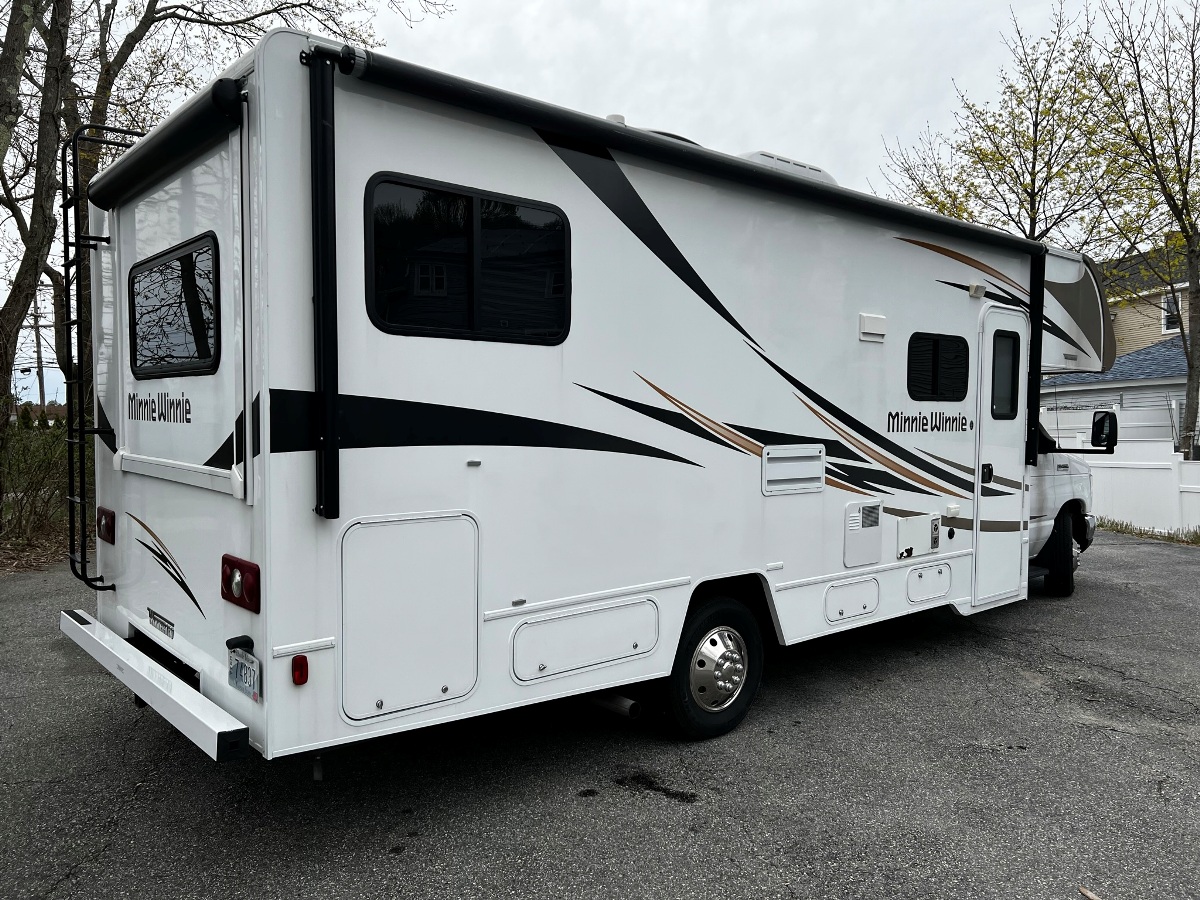2017 Winnebago Minnie Winnie 26A