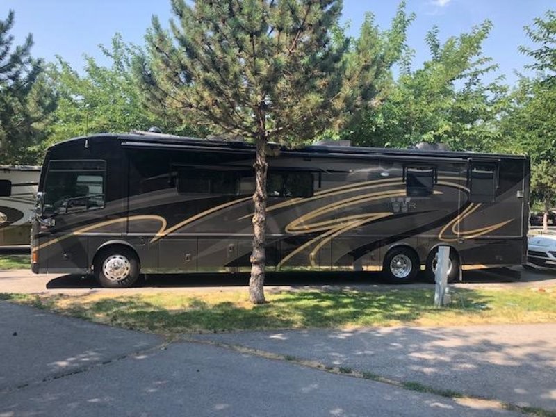 2011 Winnebago Tour 42QD, PHOTOS, Details, Brochure, Floorplan