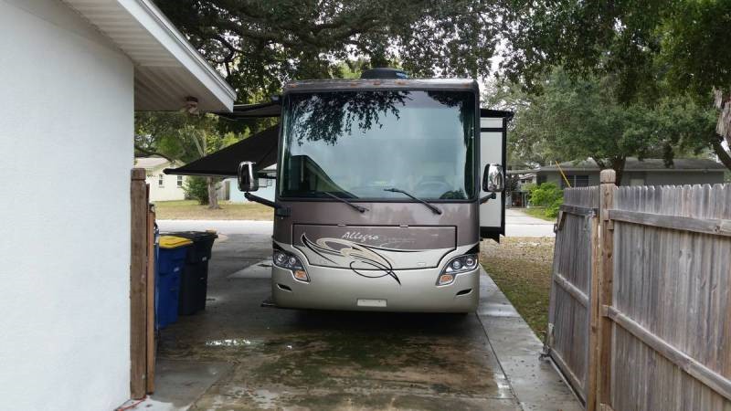 2011 Tiffin Allegro Breeze 28BR, PHOTOS, Details, Brochure, Floorplan