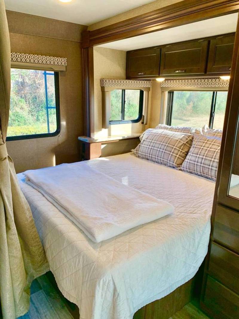 2019 Thor Freedom Elite 24FE, PHOTOS, Details, Brochure, Floorplan