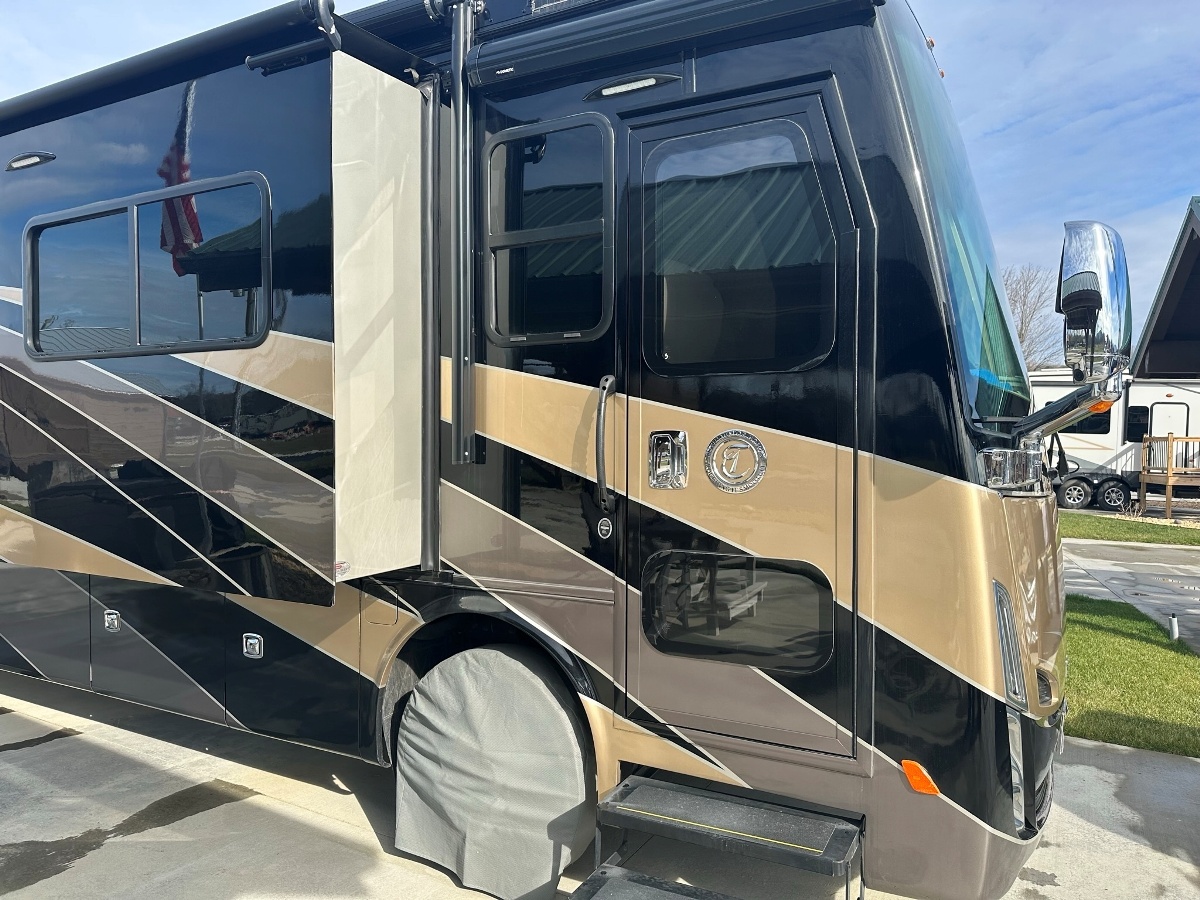 2020 Tiffin Allegro Breeze 33BR