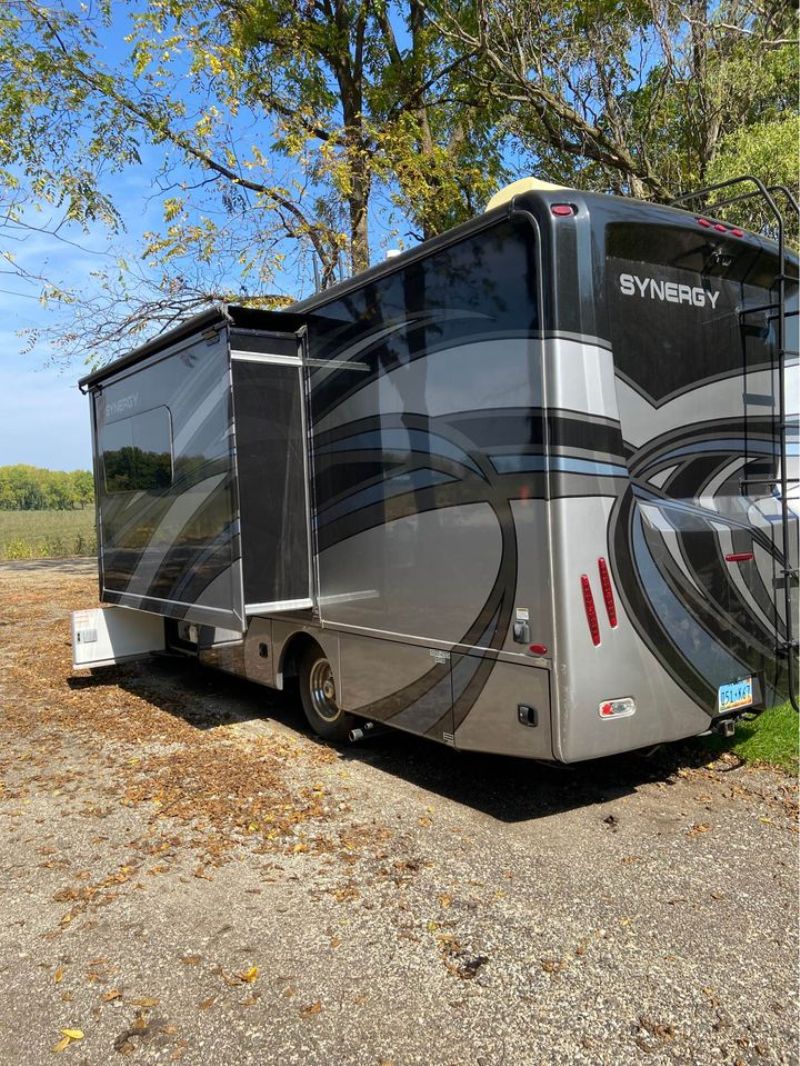 2017 Thor Synergy JR24, PHOTOS, Details, Brochure, Floorplan